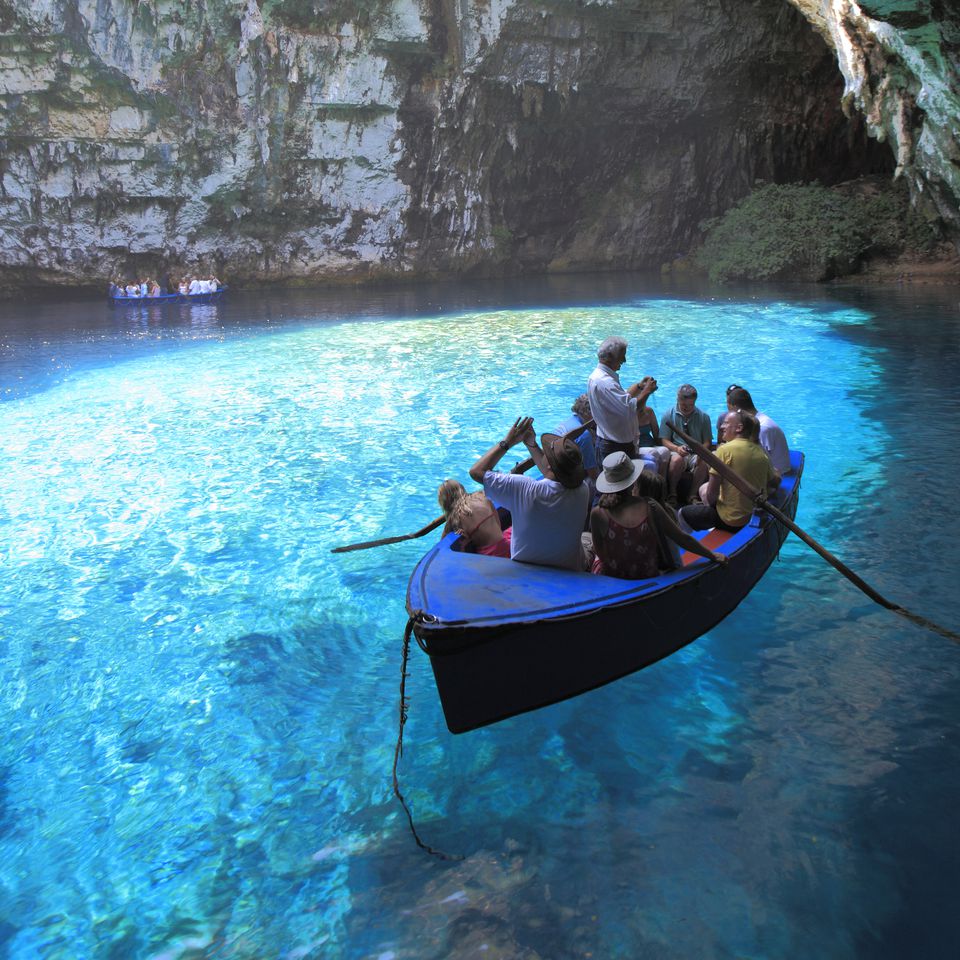 10 Pristine Clearest Lakes In The World To Mesmerize Your Eyes 10 Pristine Clearest Lakes In The World To Mesmerize Your Eyes