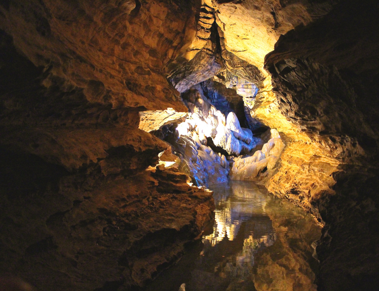 12 Best Underground Caves To Explore in Missouri - Flavorverse