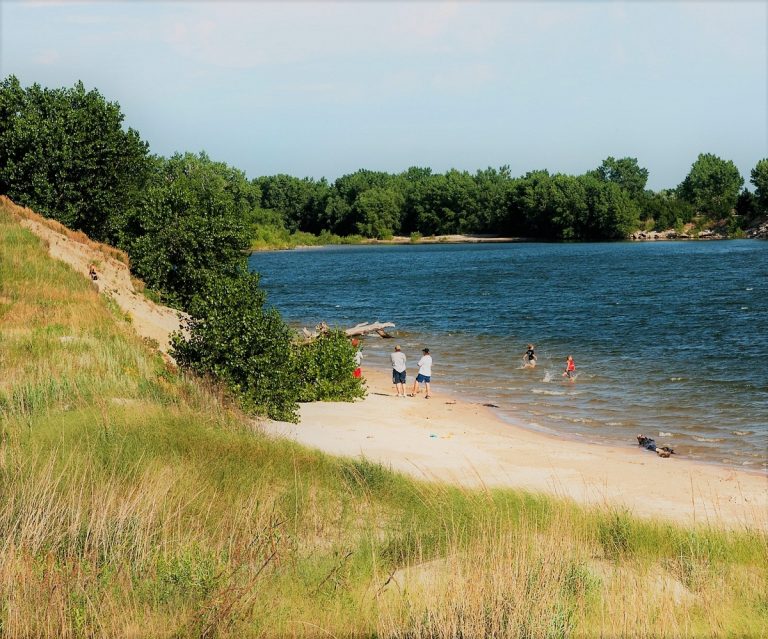 18 Best Lakes in Nebraska for a Perfect Holiday - Flavorverse