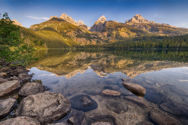 18 of the Prettiest Lakes in Wyoming for a Splendid Getaway