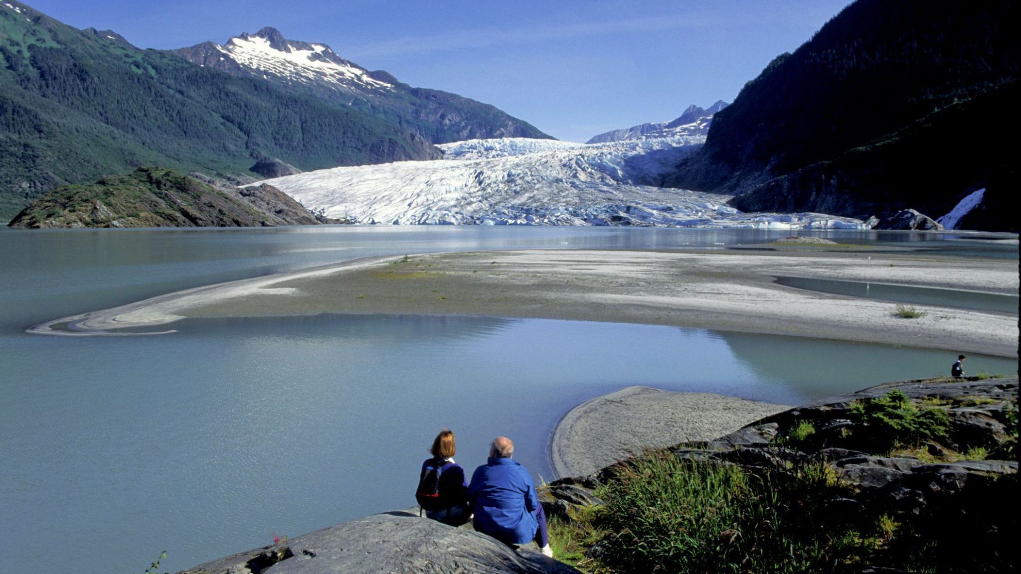 18 Scenic Lakes in Alaska for a Splendid Getaway