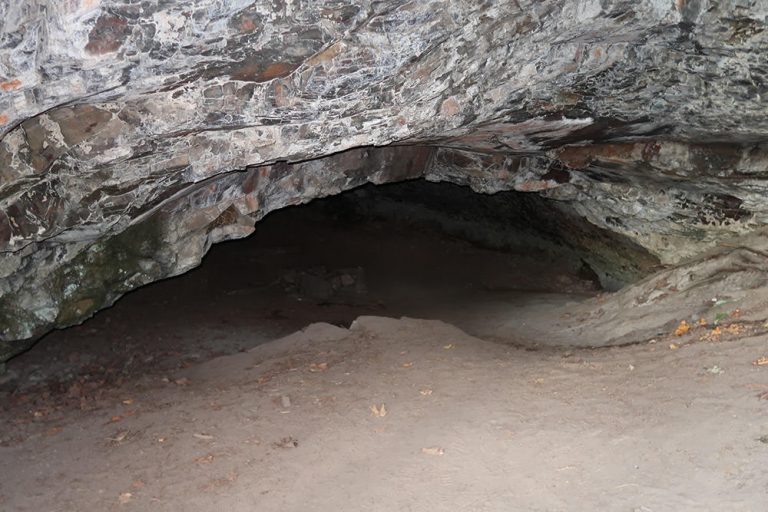 9 of the Best Caves in Washington State for a Breathtaking Adventure