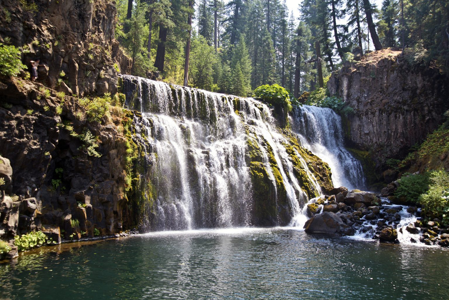 15 of the Best and Most Splendid Waterfalls in Texas - Flavorverse